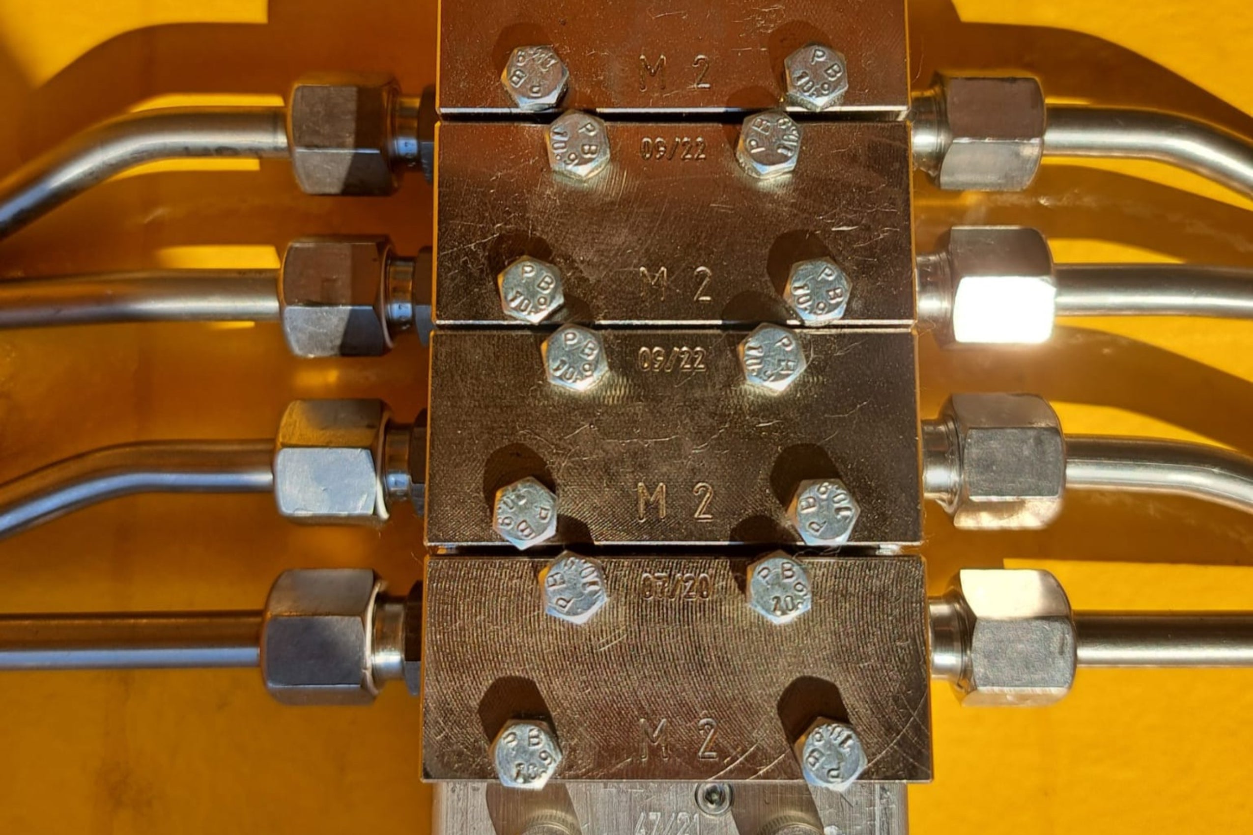 Lubrication system on crane with grease lubricator type V and stainles